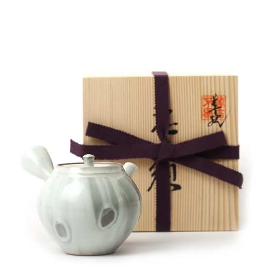 Véritable théière japonaise avec anse latérale, moulée à la main à ...